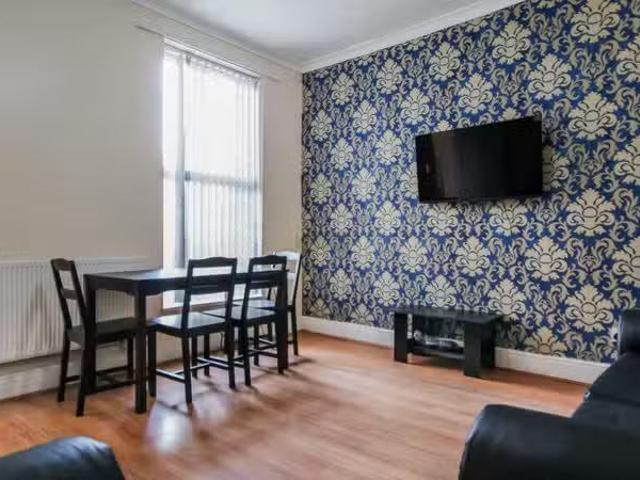 Charming 1 bedroom terraced house for rent in 89 Barrows Road.