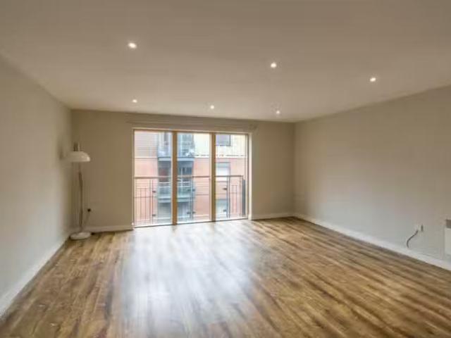 Unique 1 bedroom apartment for rent in Canal Wharf, Waterfront.
