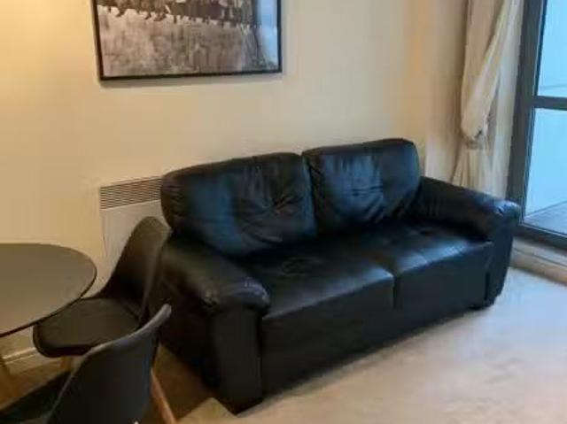 Charming 1 bedroom apartment for rent in Centenary plaza, Holl.