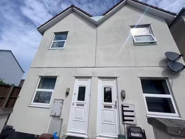 Nice 1 bedroom apartment for rent in Edward Street, Eastville.