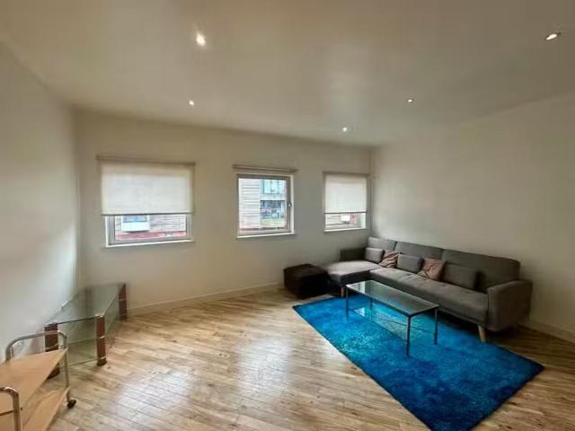 Rental! 1 bedroom apartment for rent in Holliday Wharf, 15 Wat.