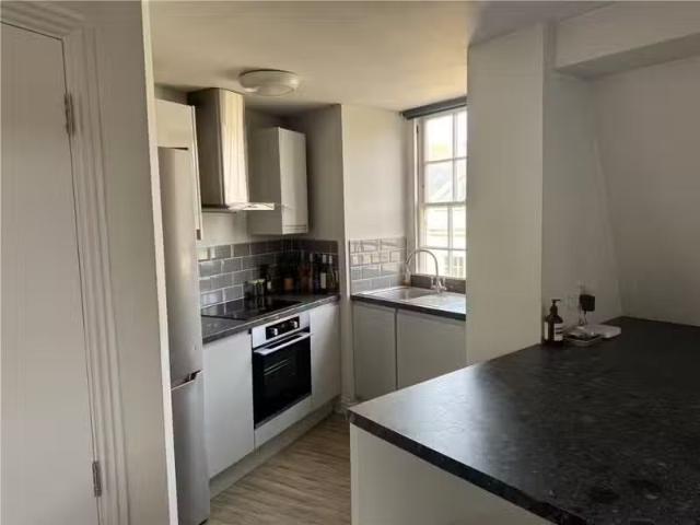 Cozy 1 bedroom apartment for rent in Monmouth Street, Bath, So.