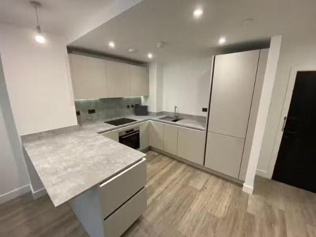 Just in! 1 bedroom apartment for rent in Shadwell Street,, Bi.