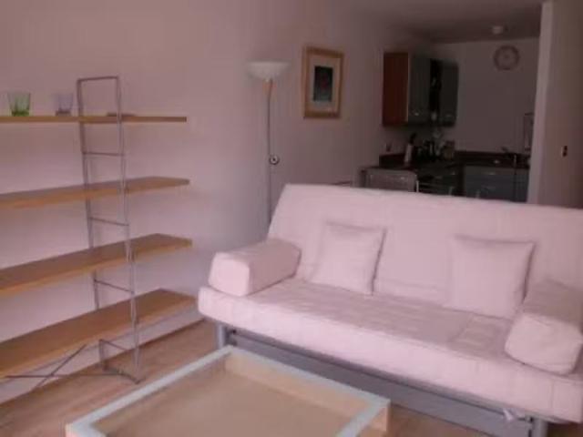 Cozy 1 bedroom apartment for rent in Pioneer, Jupiter Complex.