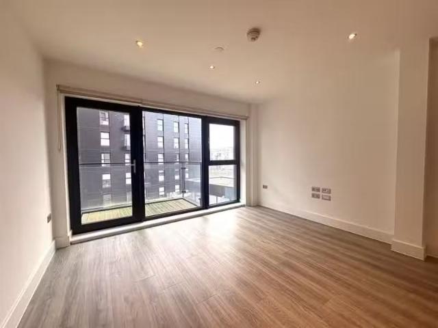 Nice 1 bedroom apartment for rent in Waterford House, Bayscape.