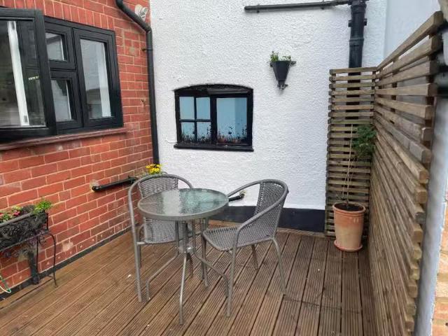 Deal! 1 bedroom cottage for rent in Charlie's Cottage, Main Ro.