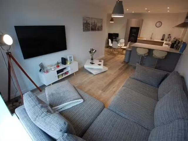 For Rent! 1 bedroom flat for rent in Great North Road, Hatfiel.
