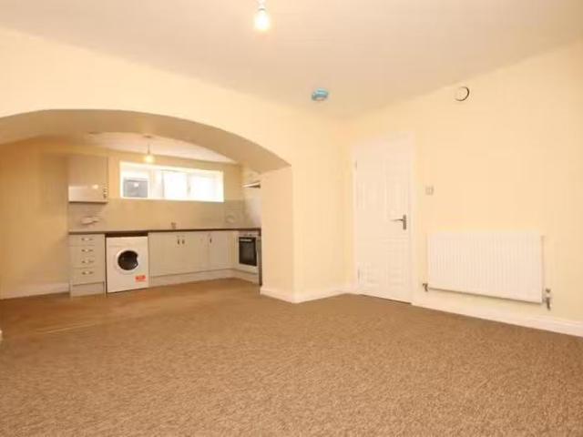 For Rent! 1 bedroom flat for rent in The Weston, Newbridge Roa.