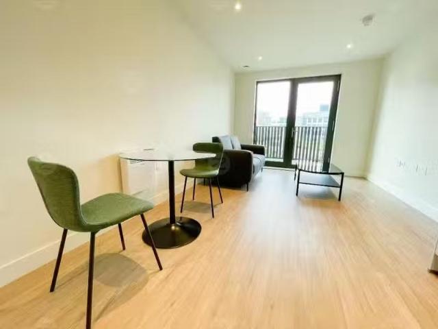 Unique 1 bedroom flat for rent in 1/F, Glasswater Locks, Belmo.
