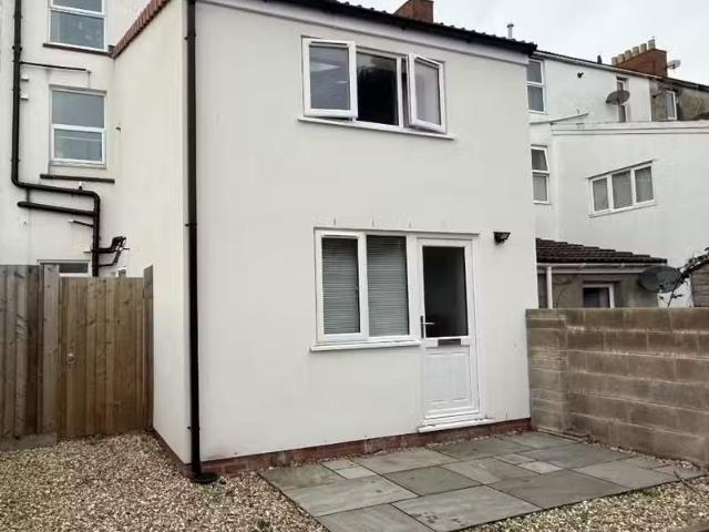 Deal! 1 bedroom house for rent in Beach Road, BS35