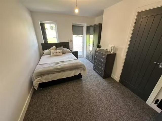 Just in! 1 bedroom house share for rent in Charlton Road, King.