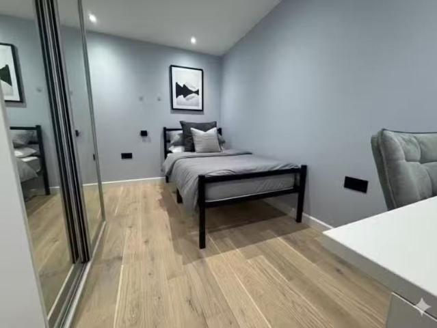 Unique 1 bedroom house share for rent in Room 1, birderell Roa.