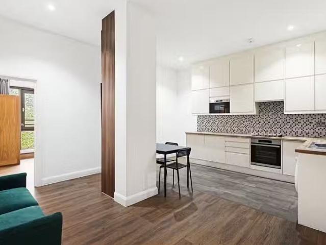 Unique 1 bedroom property to let in Weir Road, London, SW19.