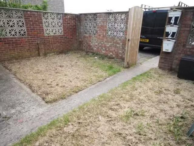Cozy 1 bedroom semi detached house for rent in 54 High Street.