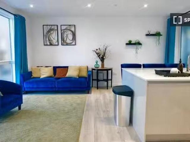 Nice 1 BR 3 bedroom apartment for rent in Docklands, London