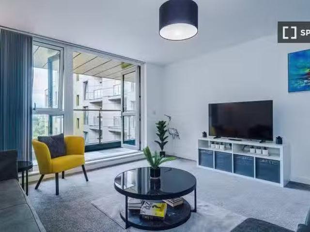 Charming 1 BR 2 bedroom apartment for rent in Irwell Riverside.