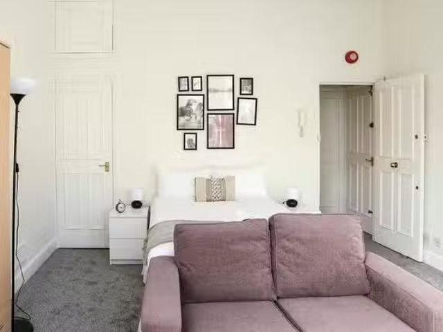 Charming 1 BR Coleherne Road, London