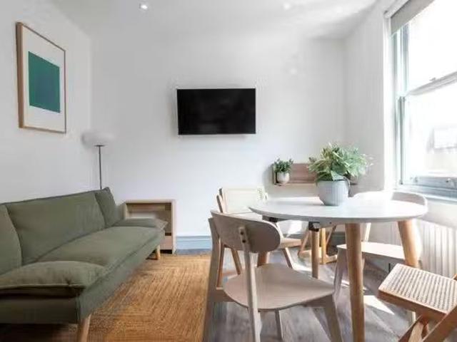 Unique 1 BR Bishops Way, London
