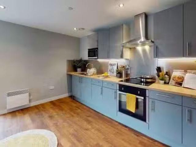 Rental! 1 BR Bronze En Suite