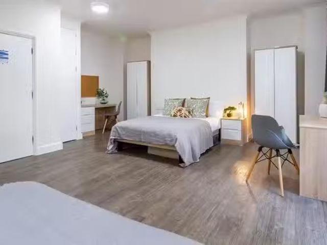Cozy 1 BR Bronze Twin Ensuite Room