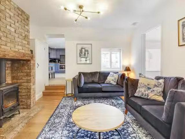 Charming 1 BR Gedges Hill