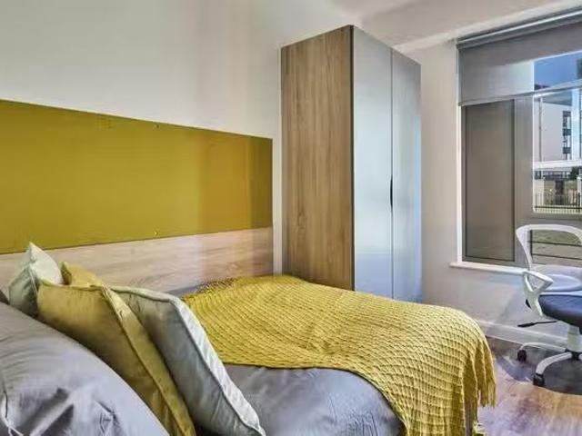 Nice 1 BR Deakins Place Gold Ensuite Plus