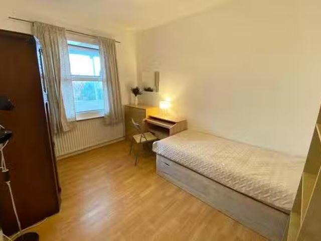 New 1 BR Elers Road, London