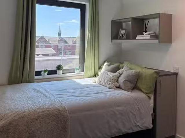 Rental! 1 BR Friargate Court Premier En Suite