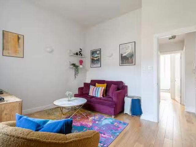 Unique 1 BR Kempsford Gardens, London
