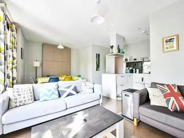 Nice 1 BR Kennington Road, London