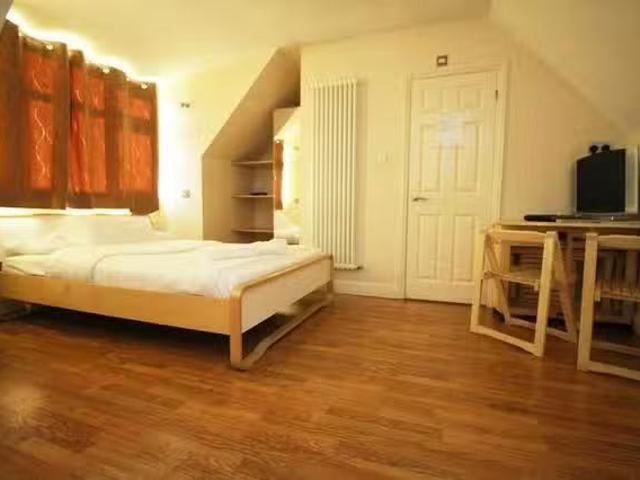 For Rent! 1 BR Hillbrook Road, London
