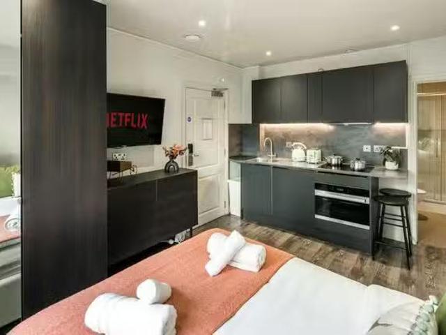 Just in! 1 BR Inverness Terrace, London