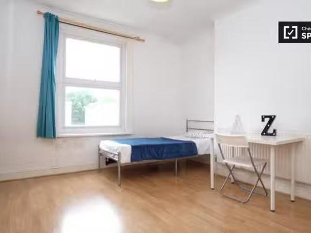 Nice 1 BR Inviting room in 4 bedroom flat in Forest Gate, London