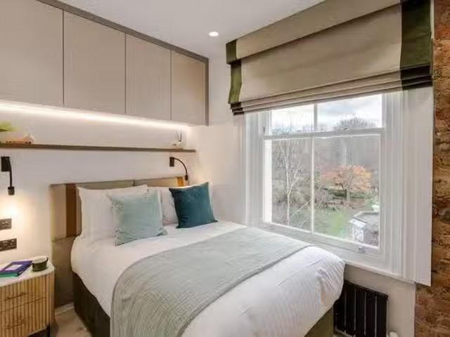 Just in! 1 BR Marloes Road