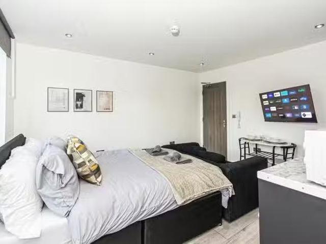 Deal! 1 BR Mitcham Road, London
