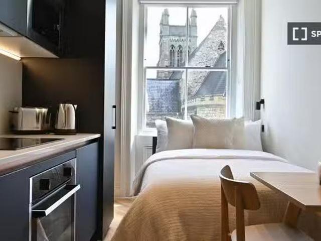 Just in! 1 BR Studio for rent in London, bills included