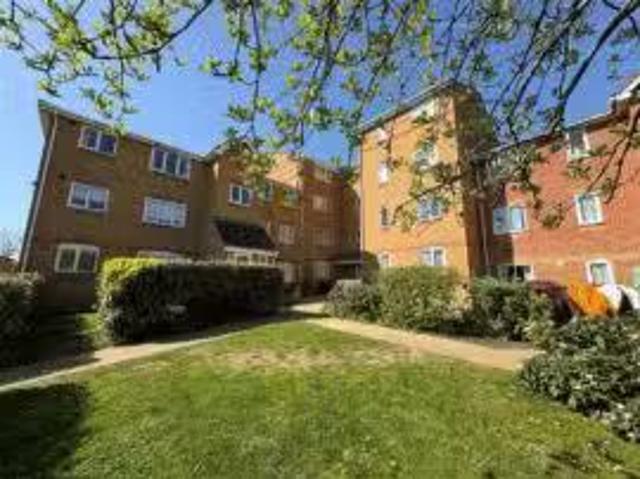 Nice 1 BR Property & Houses to Rent: Ascot Court, The Grove, A.