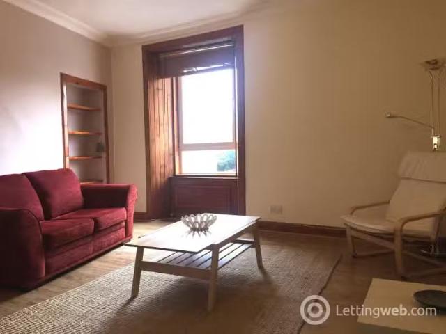 Charming 1 BR Property to rent in 17/6 Home Street