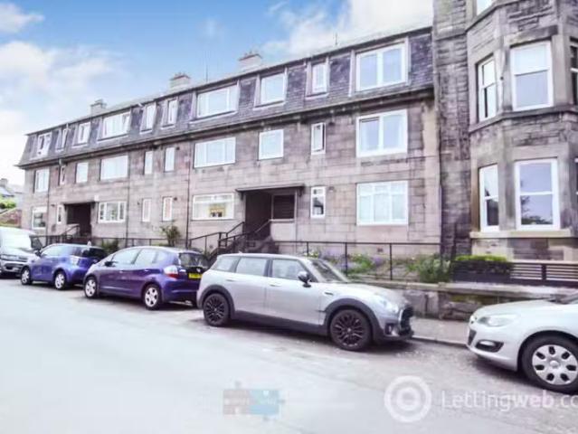 Nice 1 BR Property to rent in 20/6 Meadowbank Crescent, Edinbu.