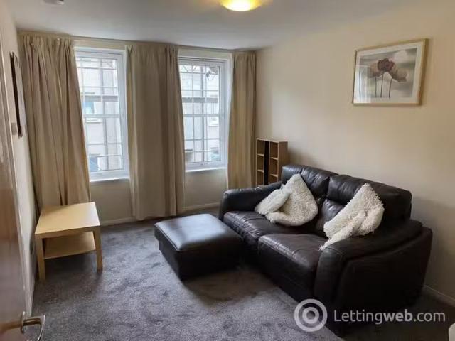 Cozy 1 BR Property to rent in 32c Oldmill Court, Marywell Stre.