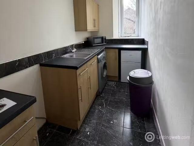 Deal! 1 BR Property to rent in 3/R, 176 Lochee Road, Dundee, D.