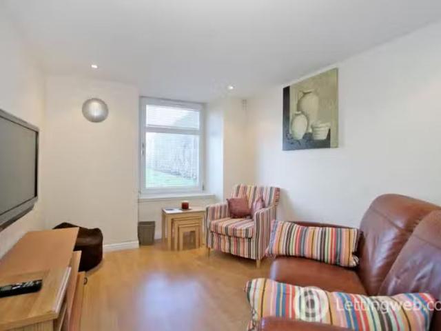 For Rent! 1 BR Property to rent in Thomson Street, Rosemount.