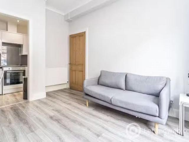 Deal! 1 BR Property to rent in Wardlaw Street, Edinburgh, EH11