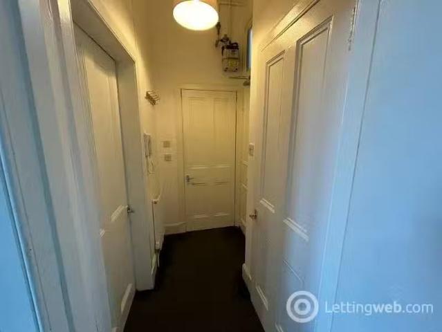 For Rent! 1 BR Property to rent in Albert Street, Edinburgh, M.
