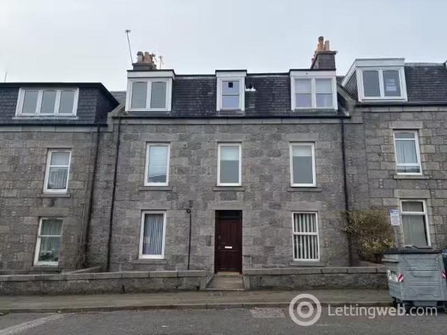 Cozy 1 BR Property to rent in Claremont Place, AB10