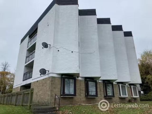 Just in! 1 BR Property to rent in Clyde House, The Furlongs, H.
