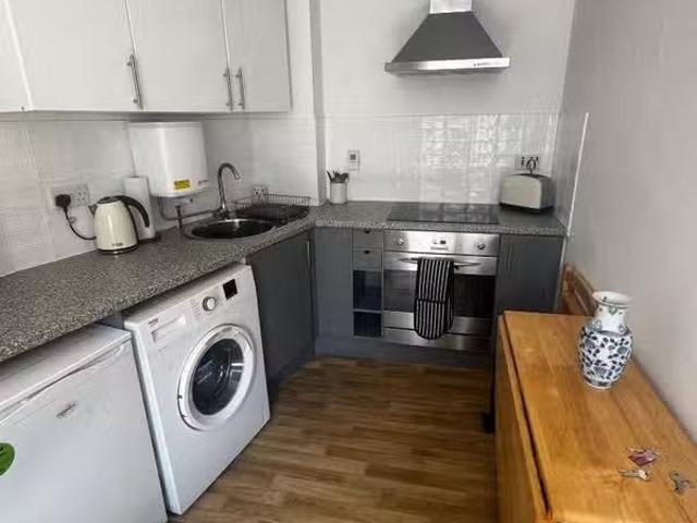 Deal! 1 BR Property to rent in High Riggs, Edinburgh, EH3 9BX