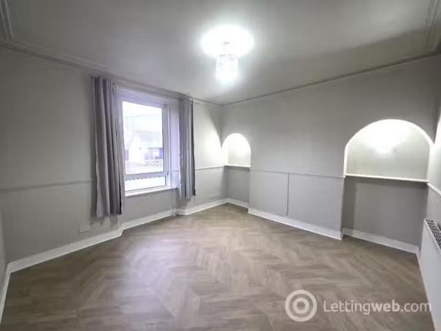 Cozy 1 BR Property to rent in Holland Street, City Centre, Abe.