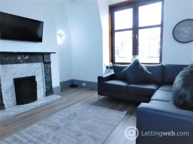 Unique 1 BR Property to rent in Howburn Place, City Centre, Ab.