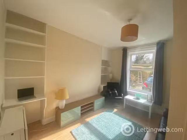 Cheap 1 BR Property to rent in Juniper Terrace, Edinburgh, EH1.